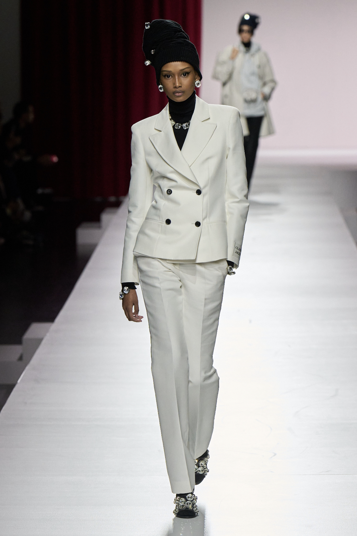 «40 лет любви» — юбилейная коллекция Moschino SS/ 2024 — MODA.RU