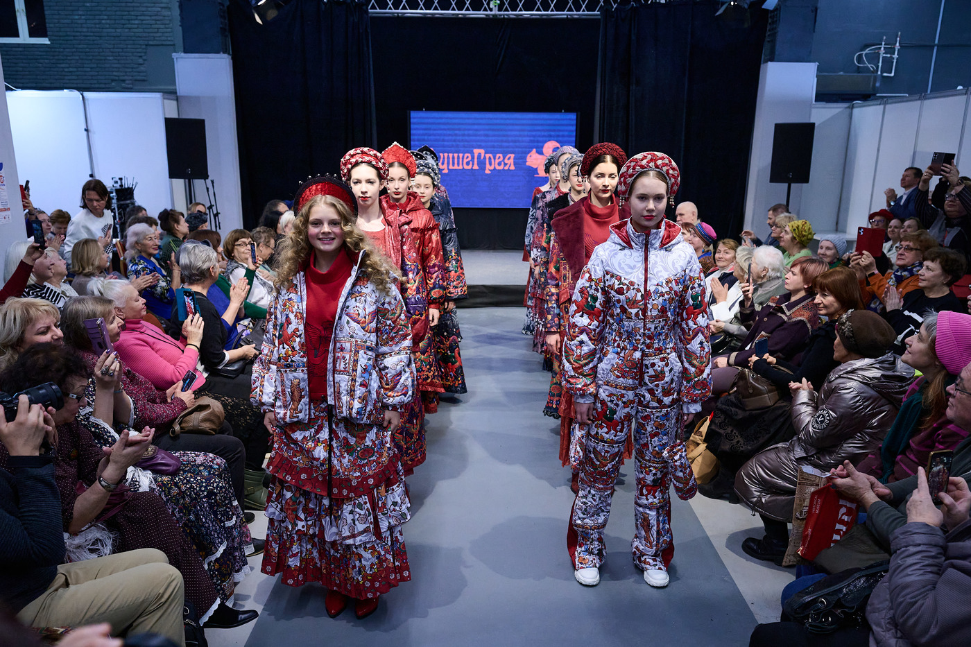 Актриса из фильма «Огниво» открыла показ бренда «Душегрея» — MODA.RU